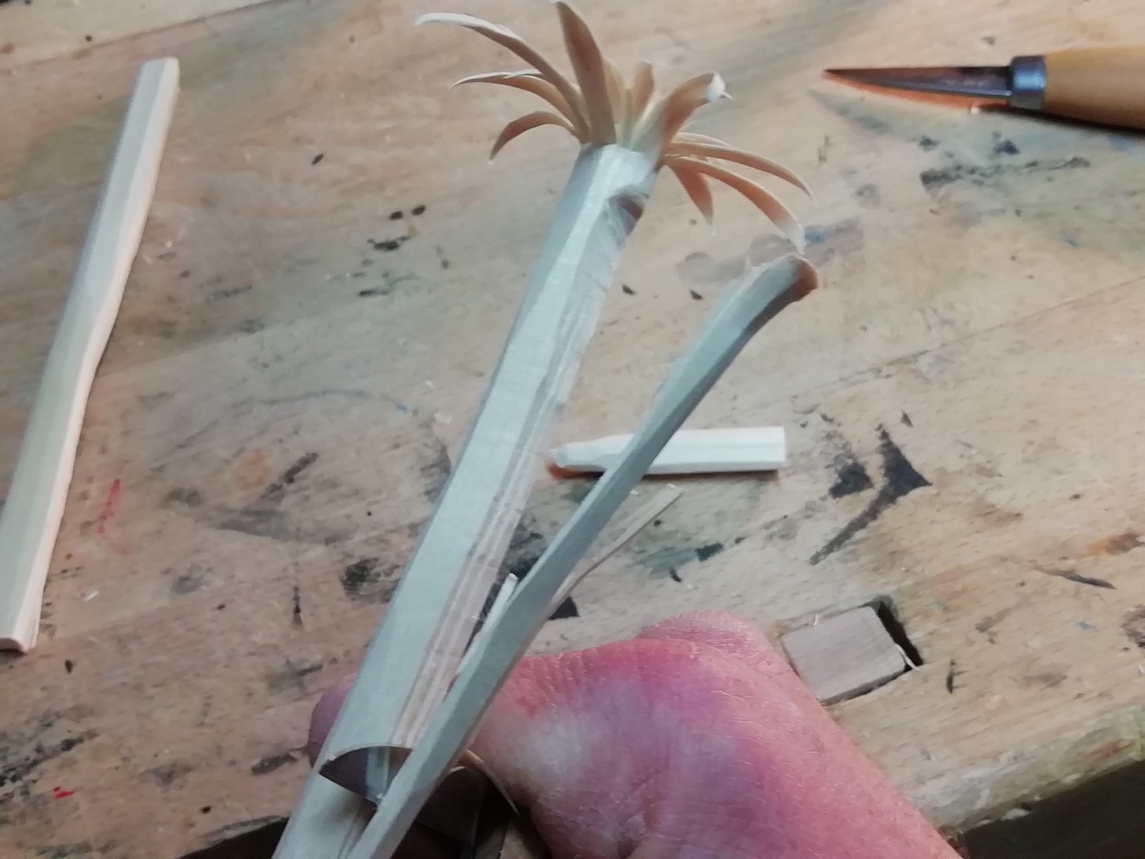 Carving An Edelweiss Flower – Underhatchet